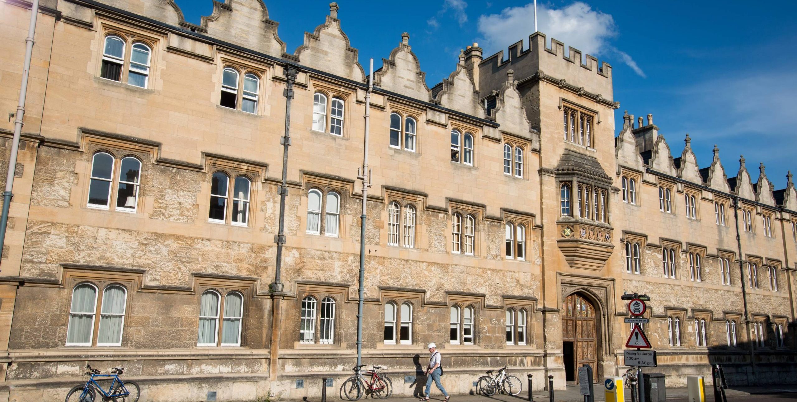 Students recognised for excellence - Oriel College